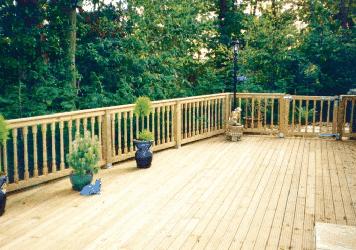 15+ Under Deck Fencing Ideas That Will House Beauty - Professional ...